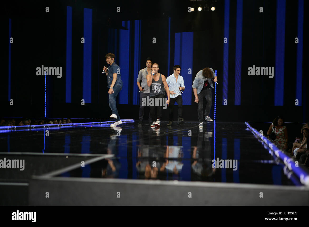 Wanted performing london clothes show hi-res stock photography and ...