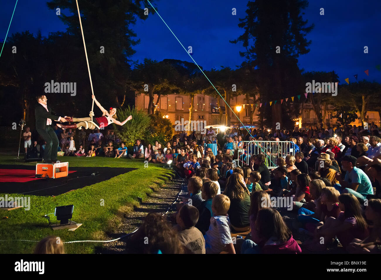Outdoor acrobat hi-res stock photography and images - Alamy