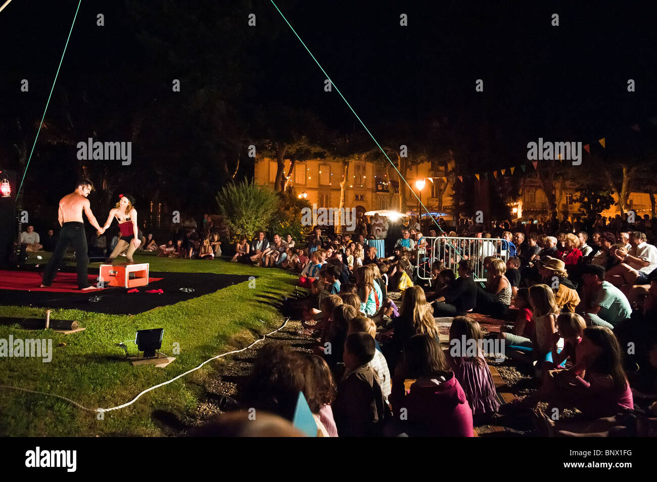 Outdoor acrobat hi-res stock photography and images - Alamy