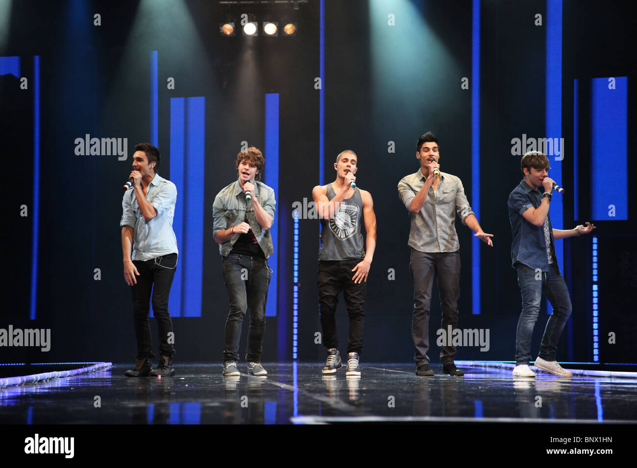 Wanted performing london clothes show hi-res stock photography and ...