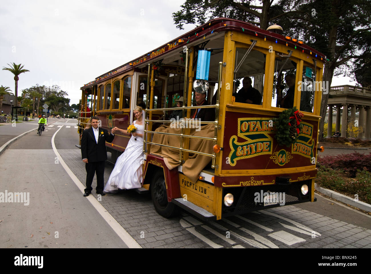 Union square couple san francisco hi-res stock photography and images ...