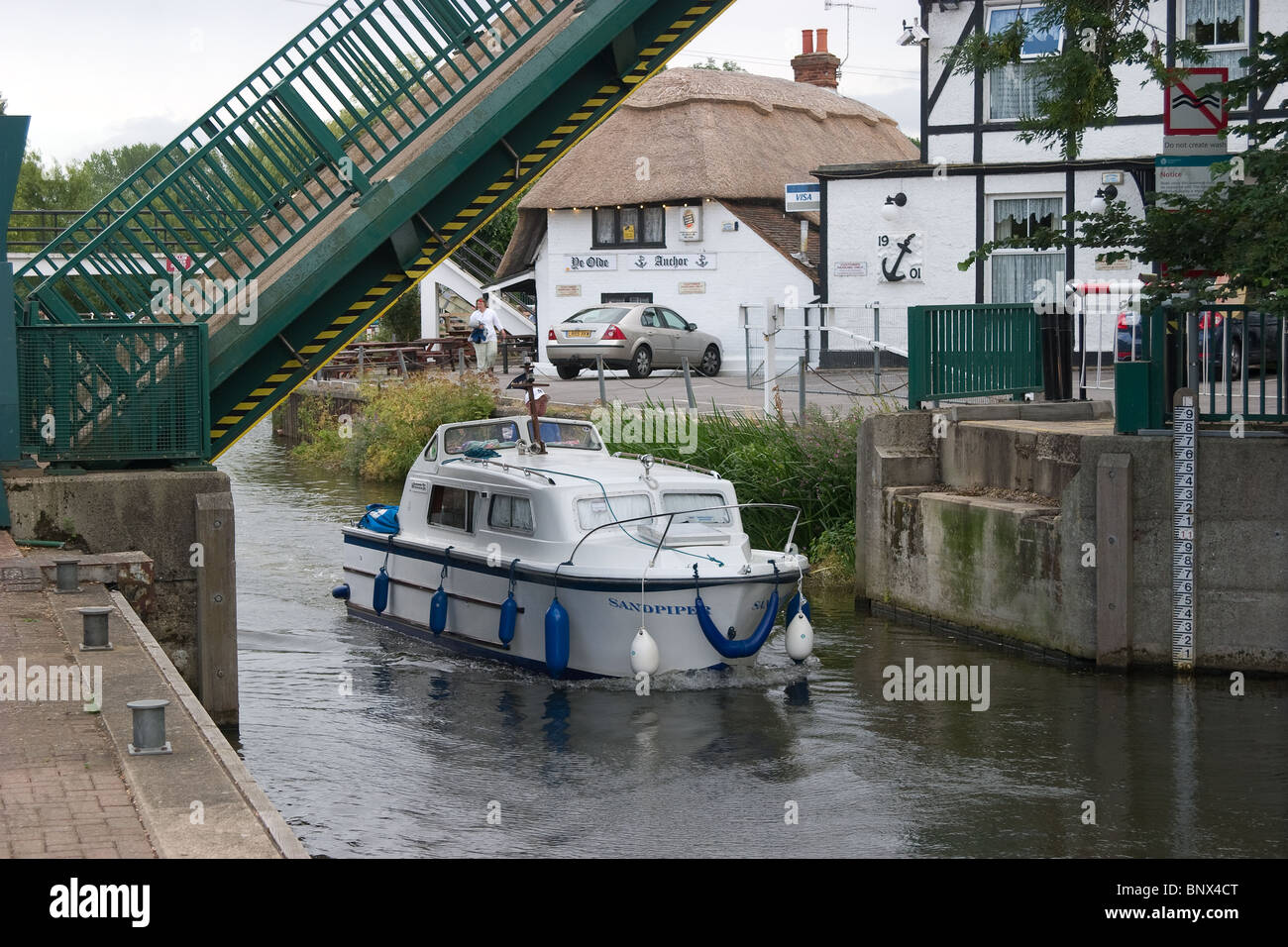 Boat lifting bridge hi-res stock photography and images - Alamy