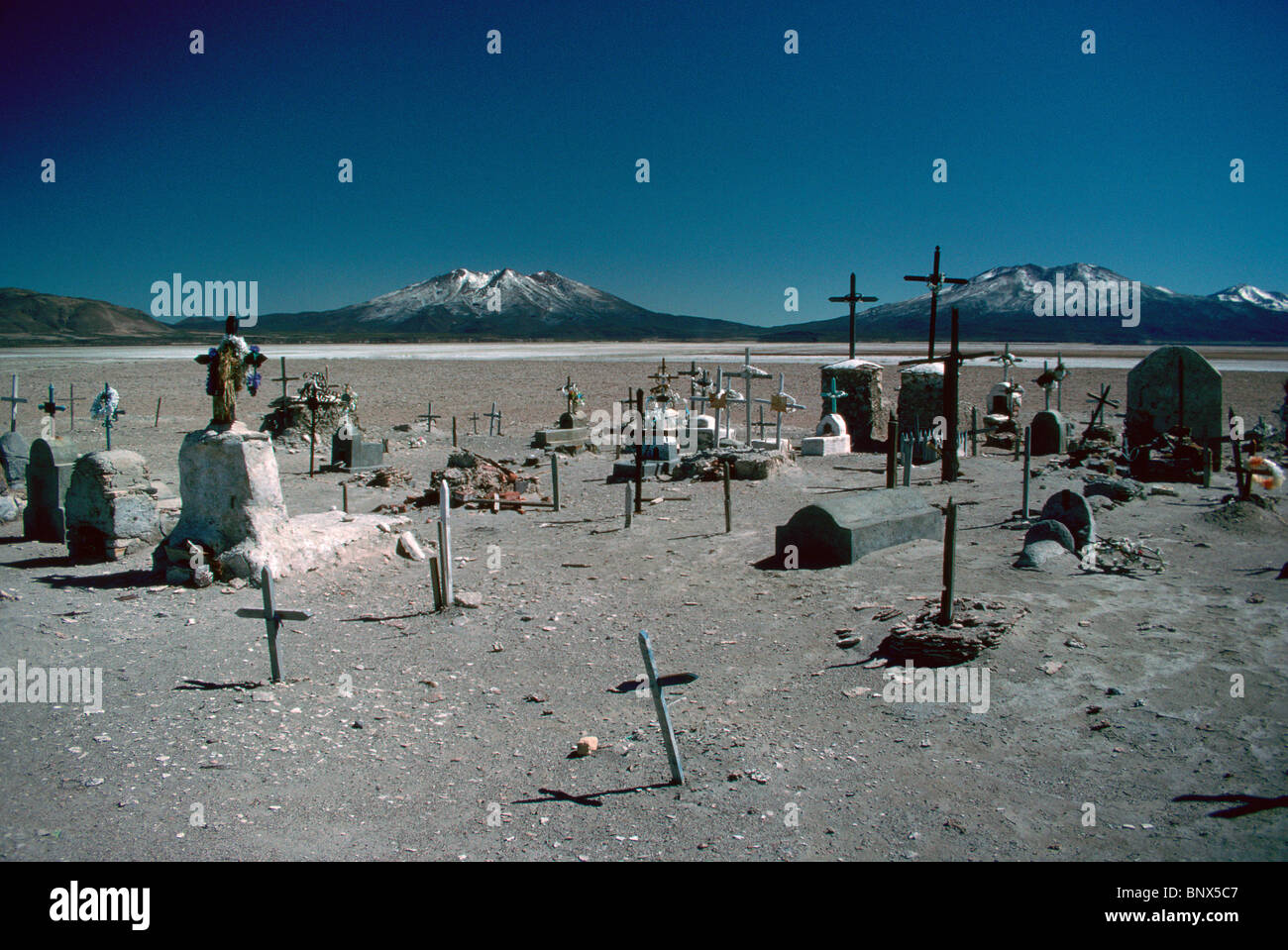 Cemetery in desert hi-res stock photography and images - Alamy