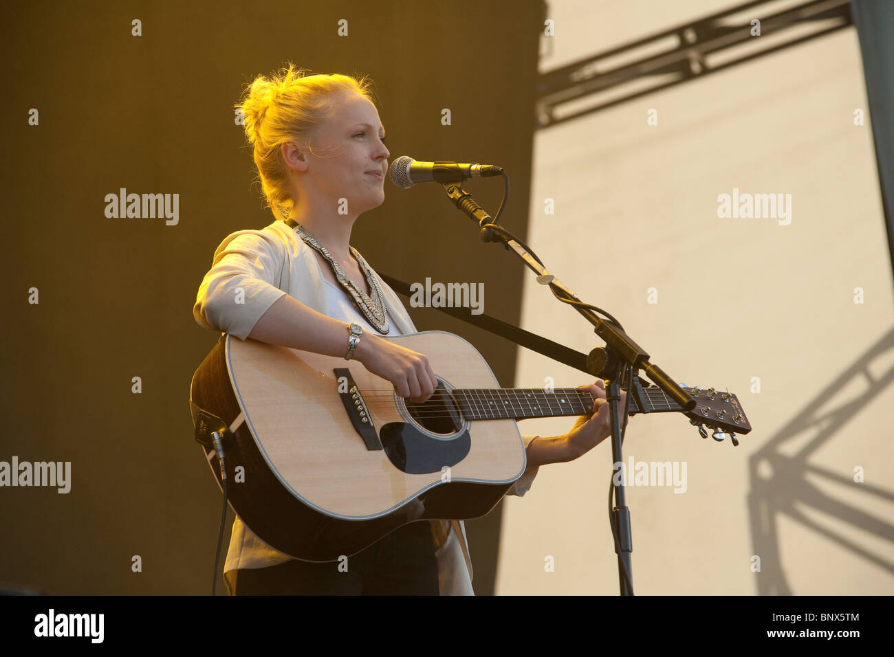 English singer songwriter laura marling hi-res stock photography and ...