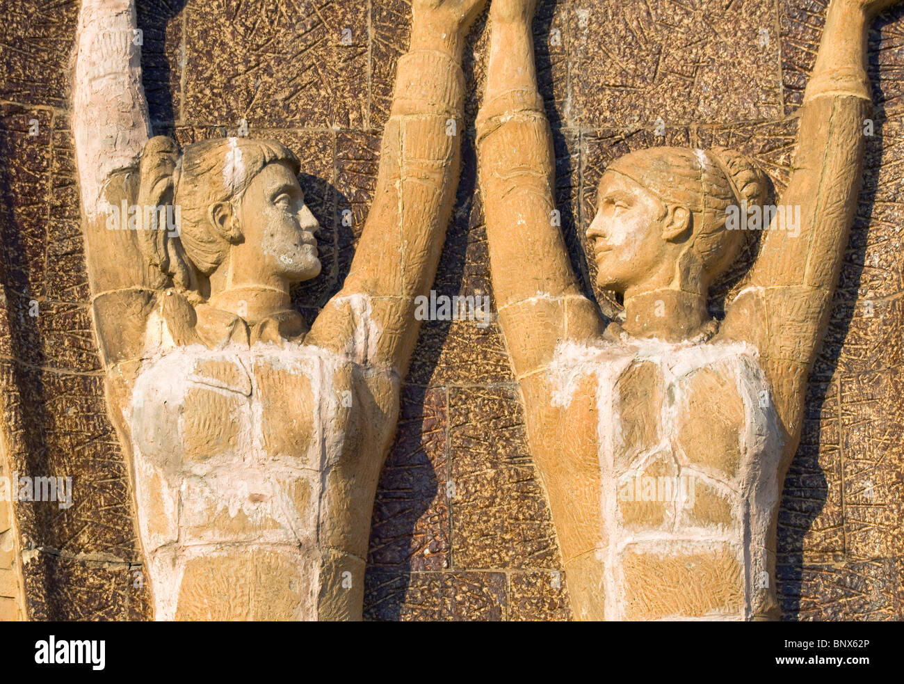Friendship sculpture hi-res stock photography and images - Alamy