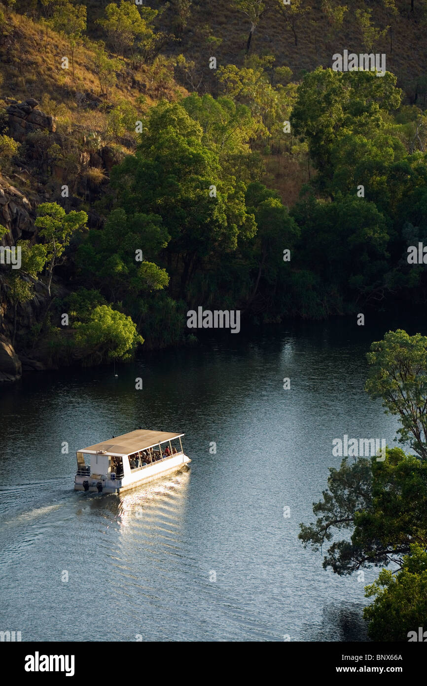 Tourist boat cruise in Nitmiluk (Katherine Gorge) National Park ...