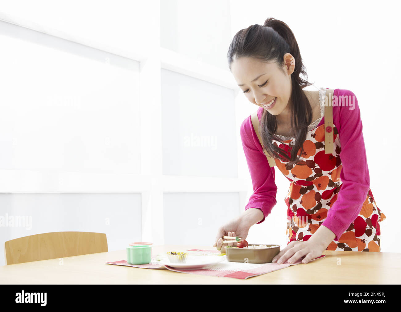 Young woman packing a lunch Stock Photo - Alamy