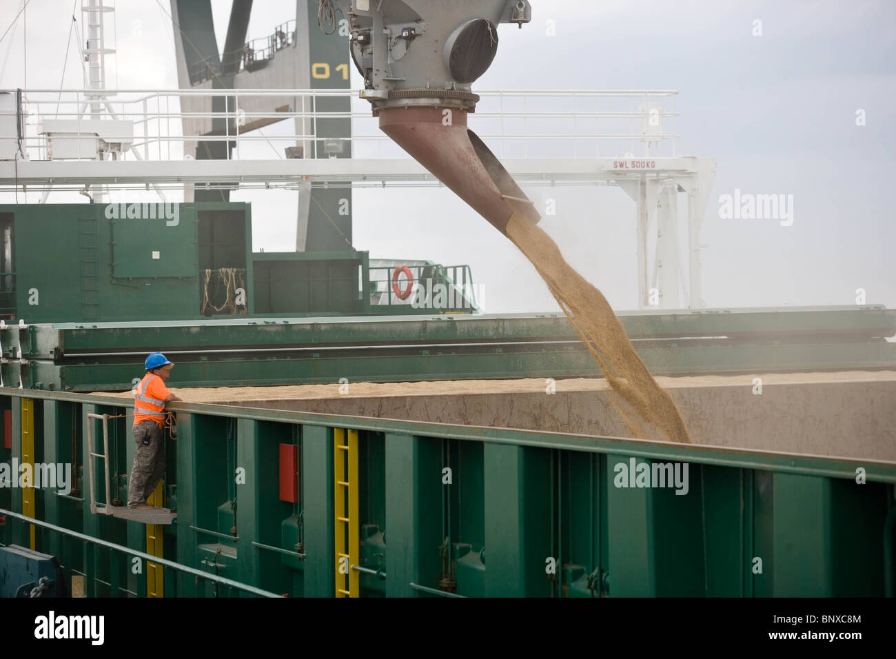 Grain Boat being loaded at Great Yarmouth grain terminal Stock Photo ...