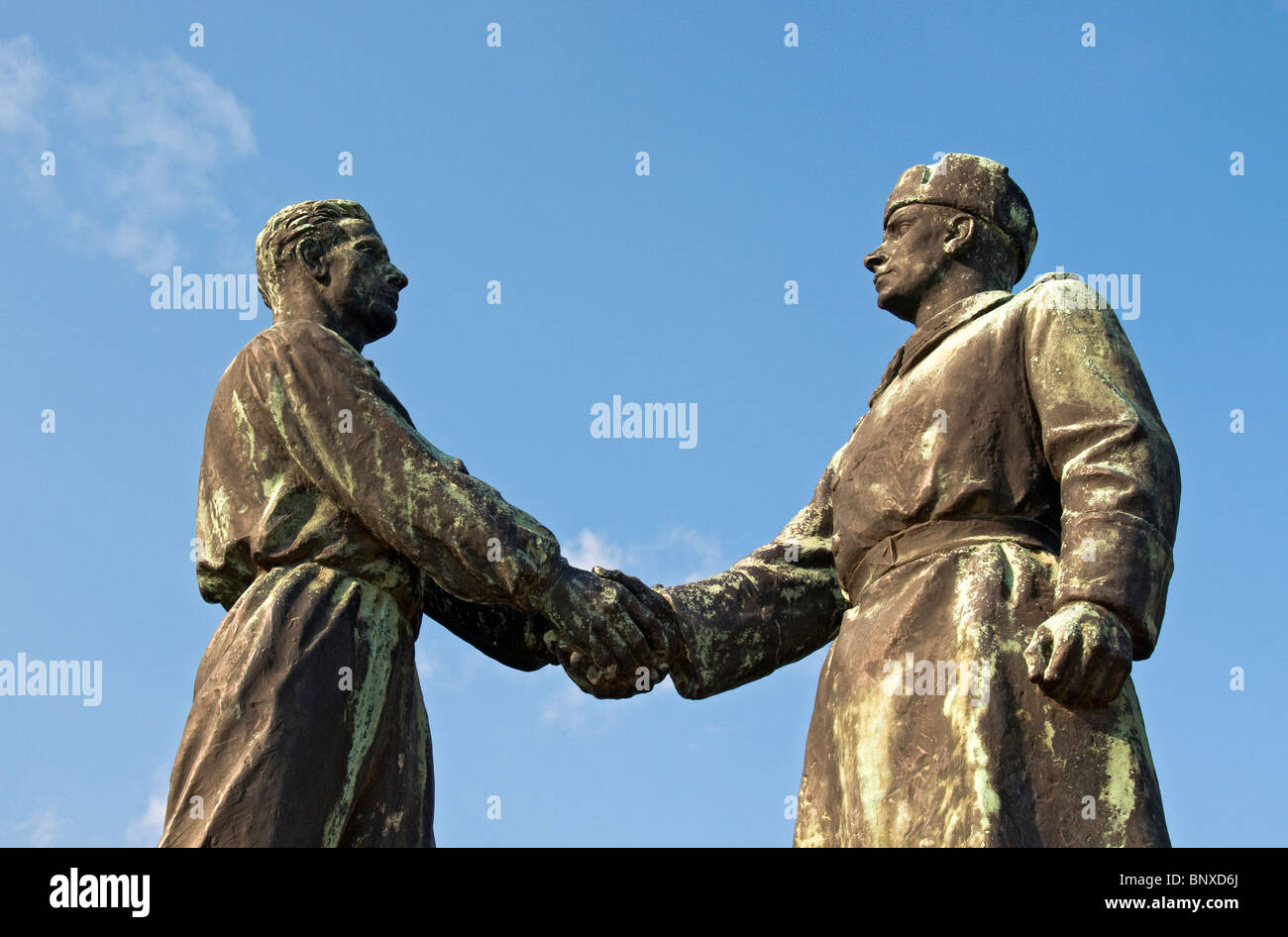Hand-shake at Hungarian-Soviet Friendship Memorial, Statue (Memento ...