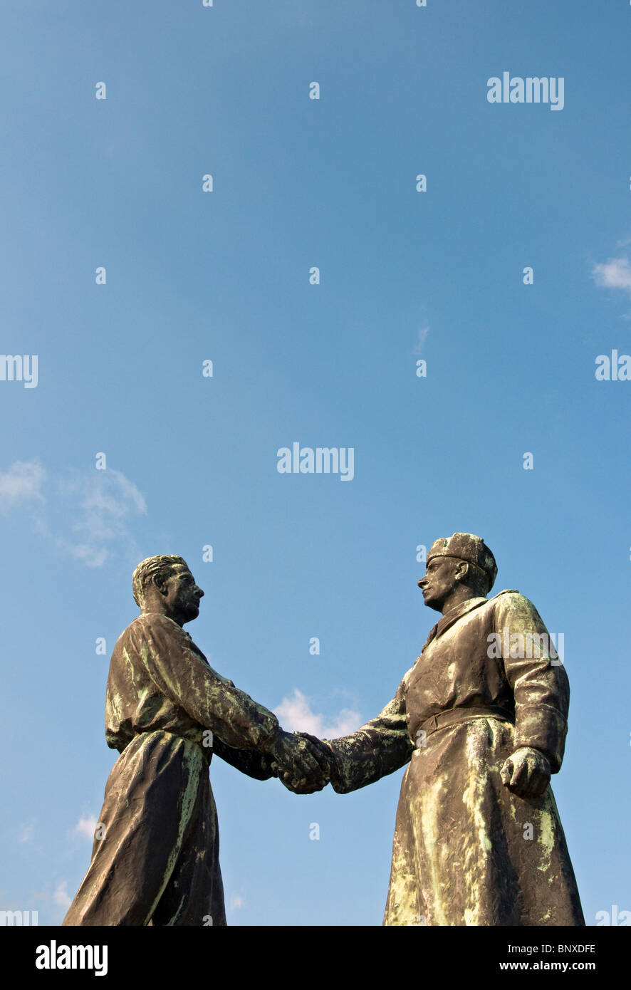 Hand-shake at Hungarian-Soviet Friendship Memorial, Statue (Memento ...