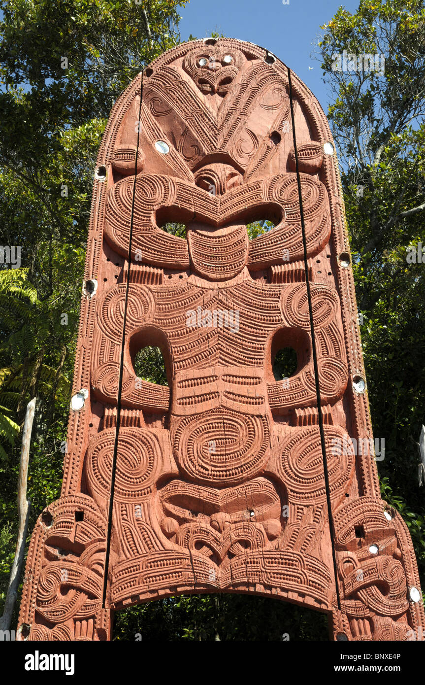 Maori Carving At Te Po In Rotorua New Zealand Stock Photo - Alamy