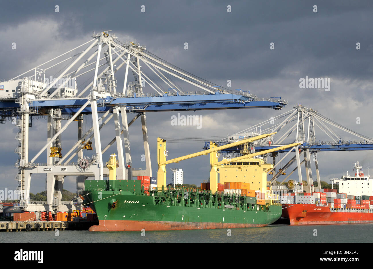 Merchant Ships In Auckland New Zealand Stock Photo - Alamy
