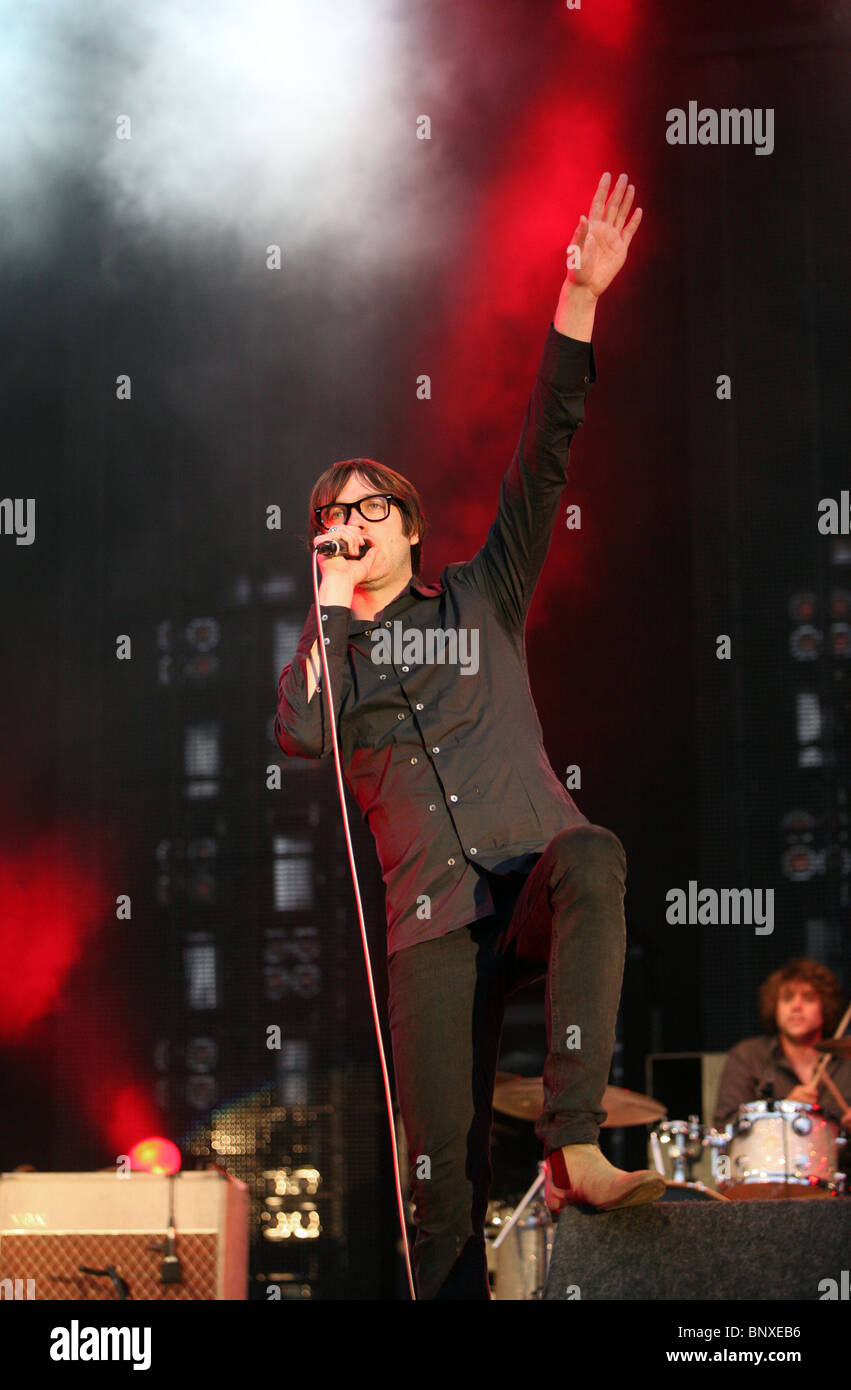 Tom Meighan, lead singer of Kasabian Stock Photo - Alamy