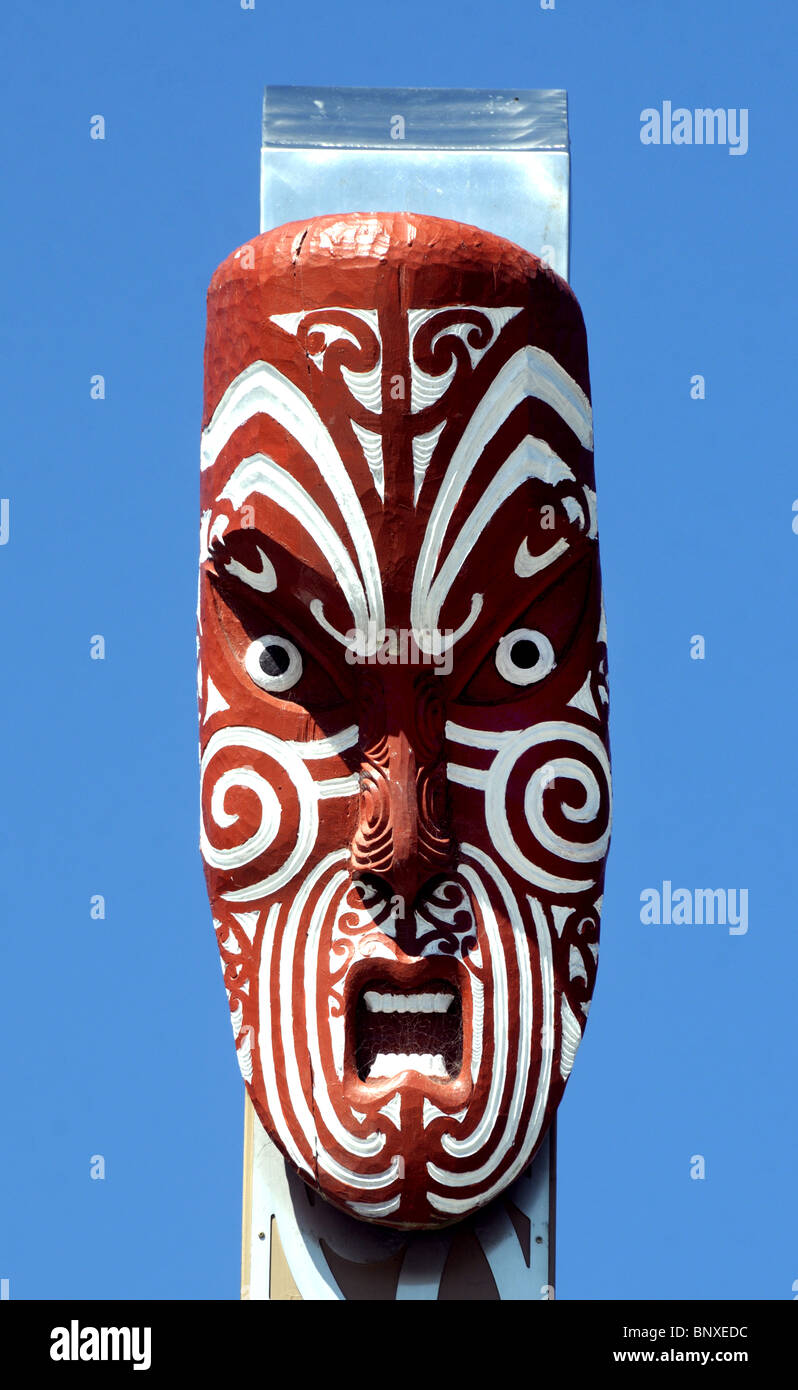 Maori Carving At Te Po In Rotorua New Zealand Stock Photo - Alamy