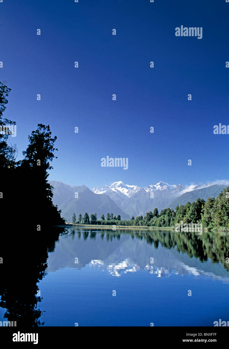 Lake matheson reflection mount hi-res stock photography and images - Alamy