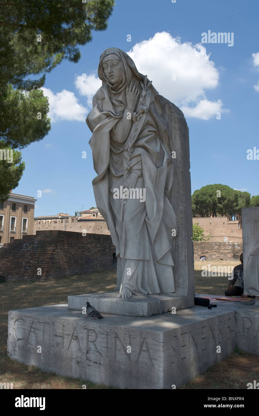 Statue of Saint Catherine of Siena in Rome Stock Photo - Alamy