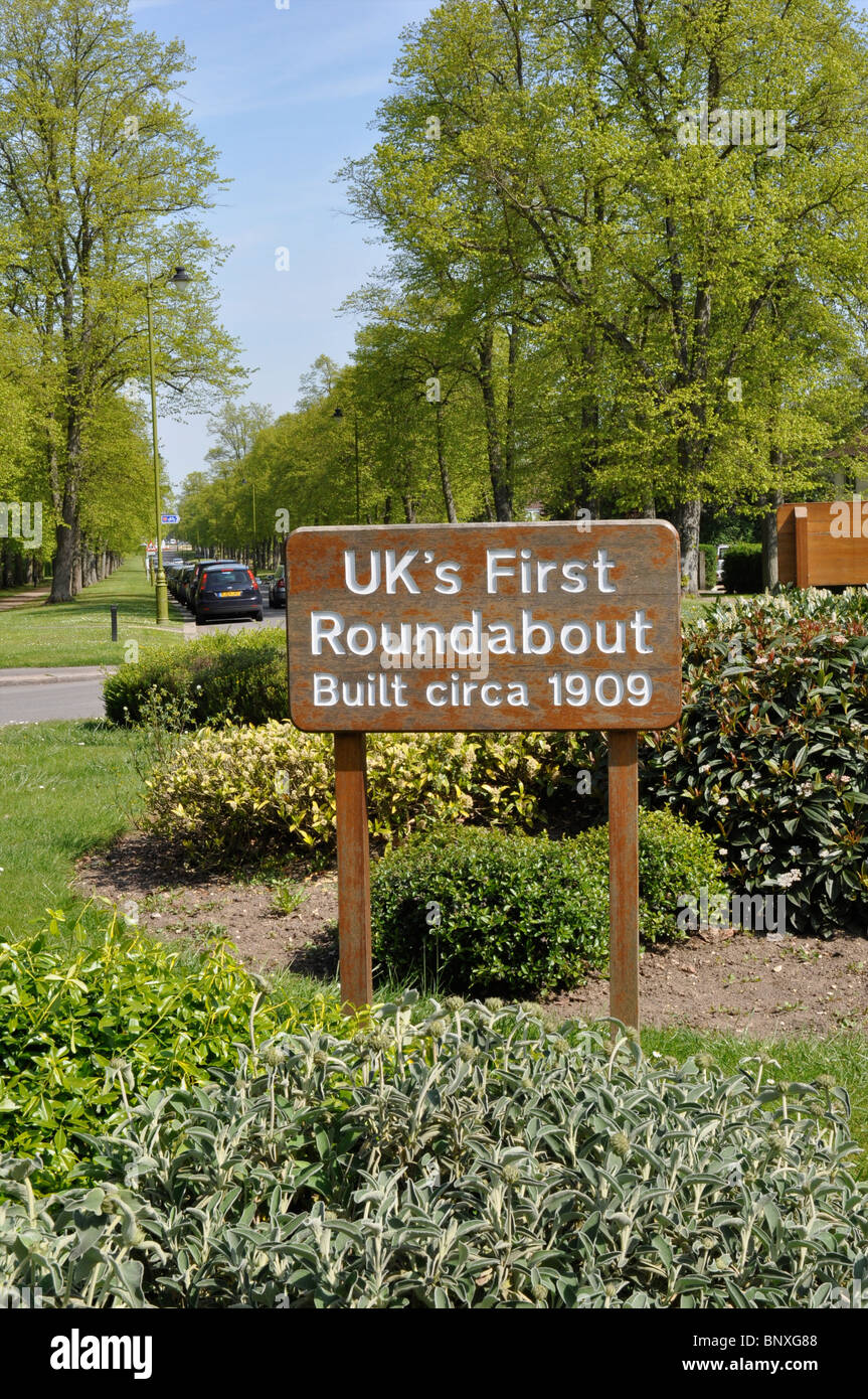 First traffic roundabout sign, Letchworth Garden City, Hertfordshire ...