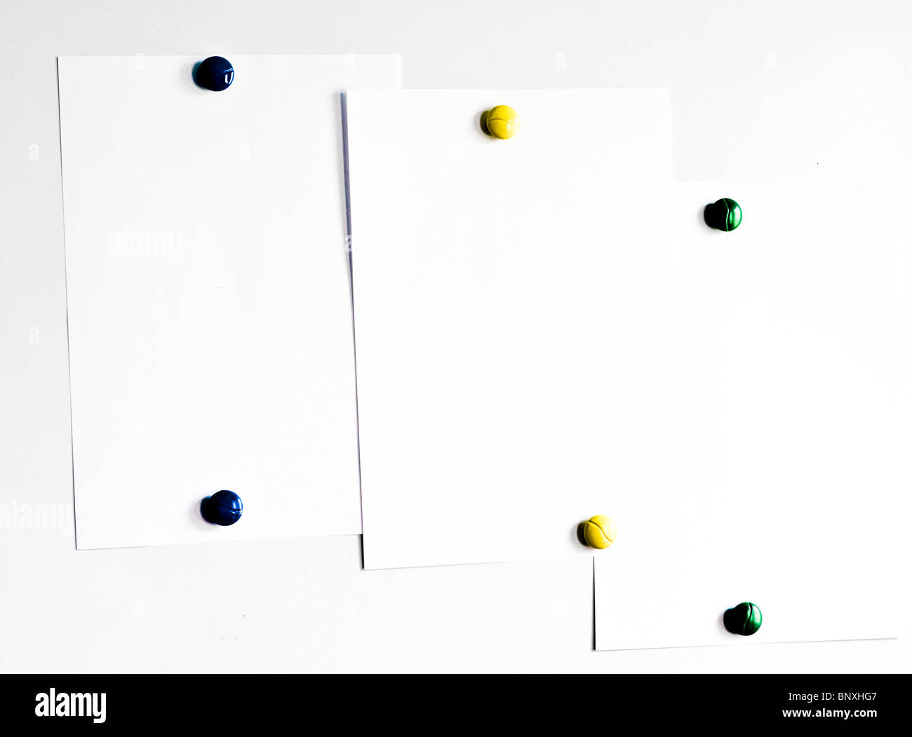 Pin board paper pins hi-res stock photography and images - Alamy