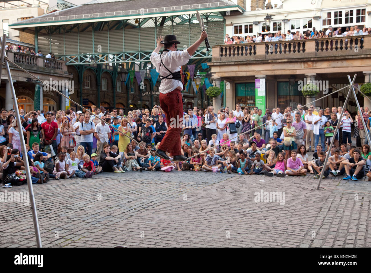 Covent garden performer hi-res stock photography and images - Alamy