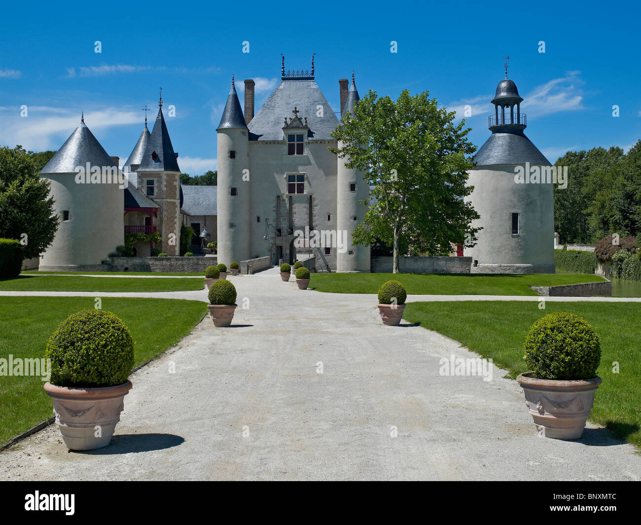 A view of the impressive Chateau at Chamerolles Stock Photo - Alamy