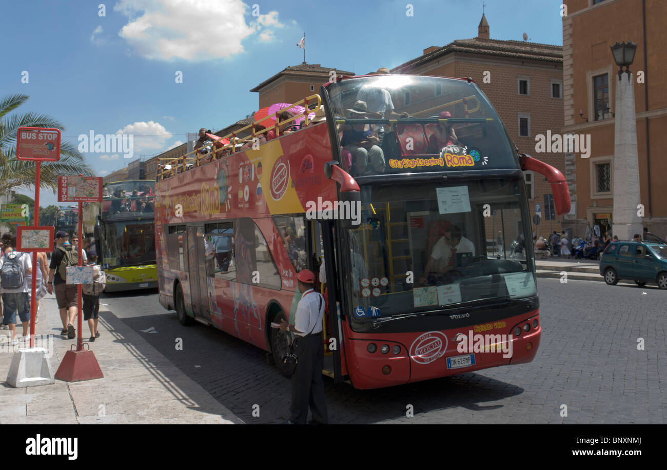 Open tourist bus hi-res stock photography and images - Alamy