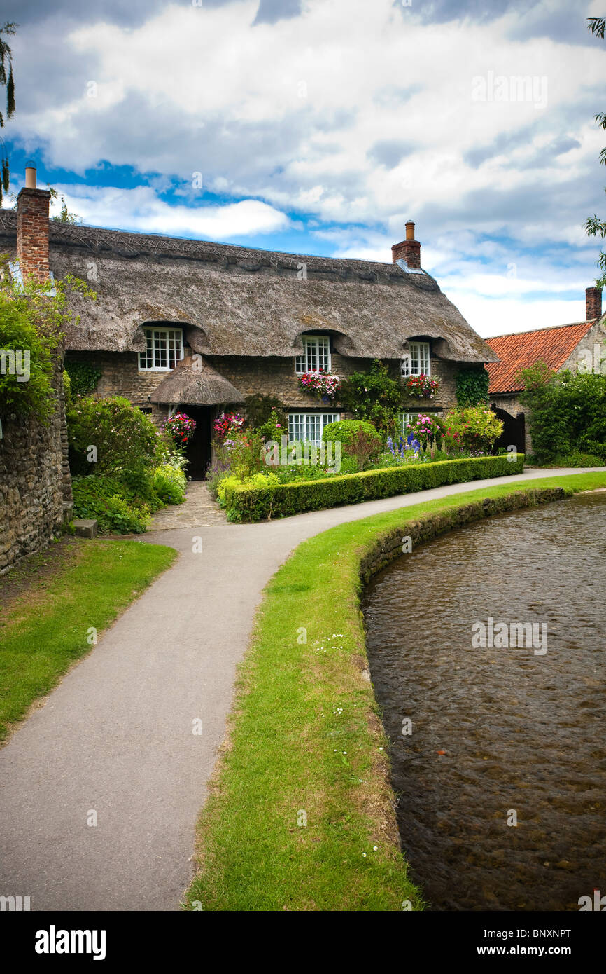 Picturesque Thatched Cottage in the Quaint village of Thornton-le-Dale ...