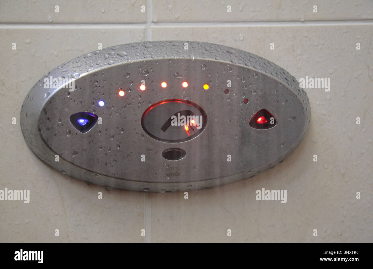 Shower temperature control hi-res stock photography and images - Alamy
