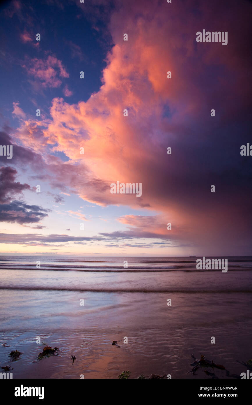 Skimming over the waves hi-res stock photography and images - Alamy