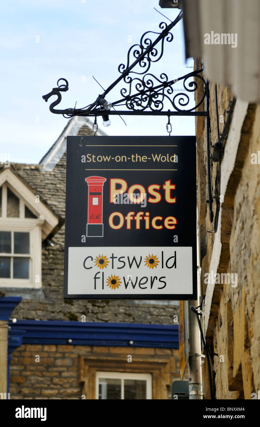 Uk post office sign hi-res stock photography and images - Alamy