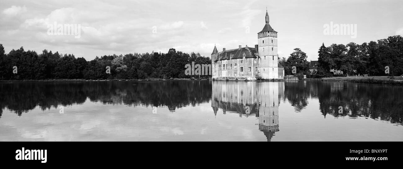 Flemish castle Black and White Stock Photos & Images - Alamy