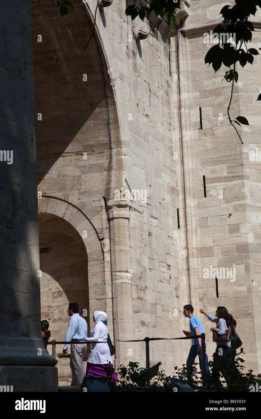 Entrance to Topkapi Palace in Istanbul, Turkey Stock Photo - Alamy