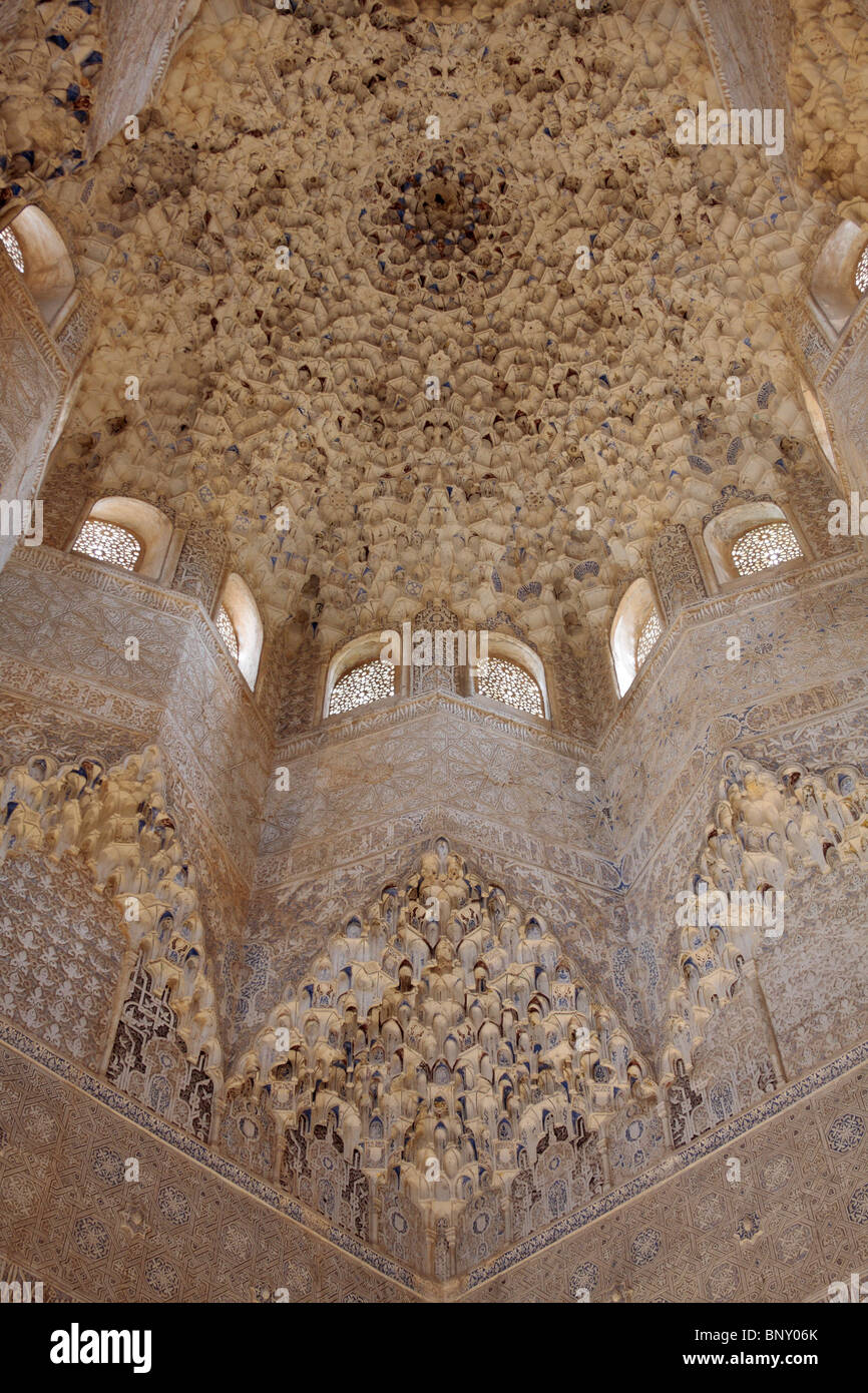 Granada alhambra ceiling hi-res stock photography and images - Alamy