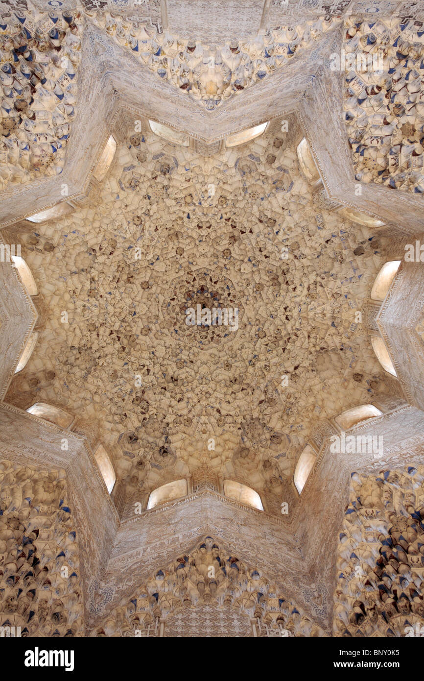Granada alhambra ceiling hi-res stock photography and images - Alamy