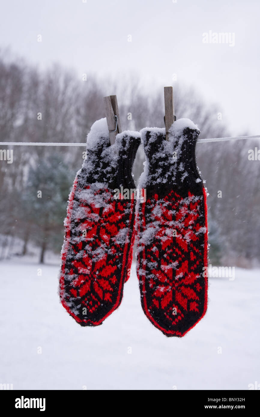 Vintage knitting patterns hi-res stock photography and images - Alamy