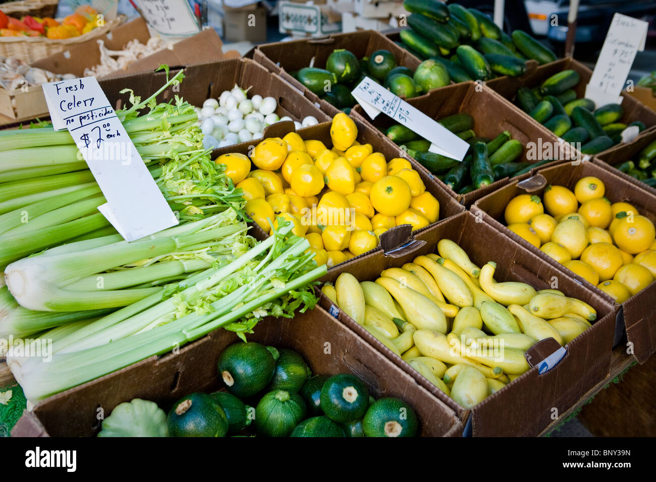 Food display organic farmers market hi-res stock photography and images ...