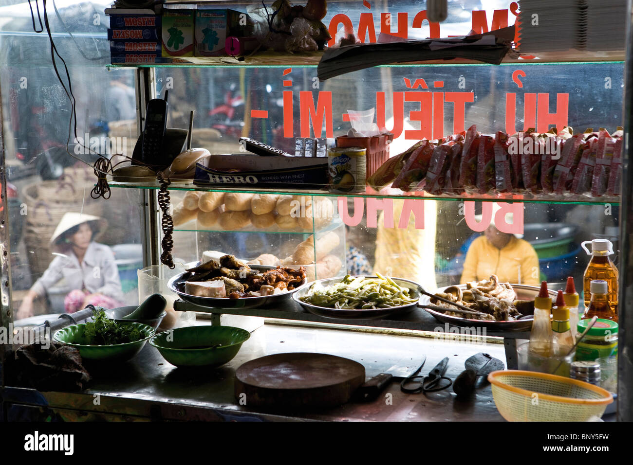 Kitchens of vietnam hi-res stock photography and images - Alamy