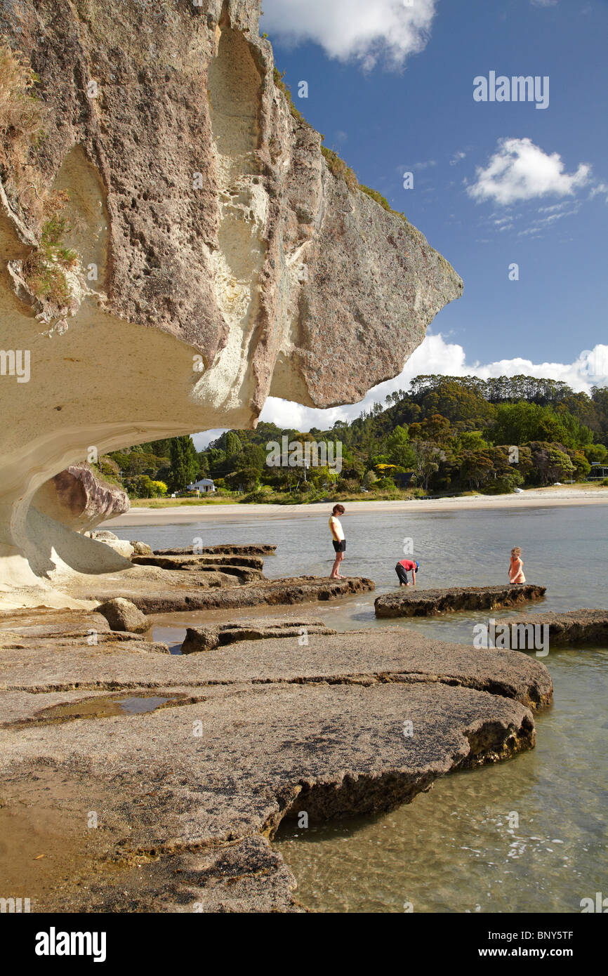 Rock overhang hi-res stock photography and images - Alamy