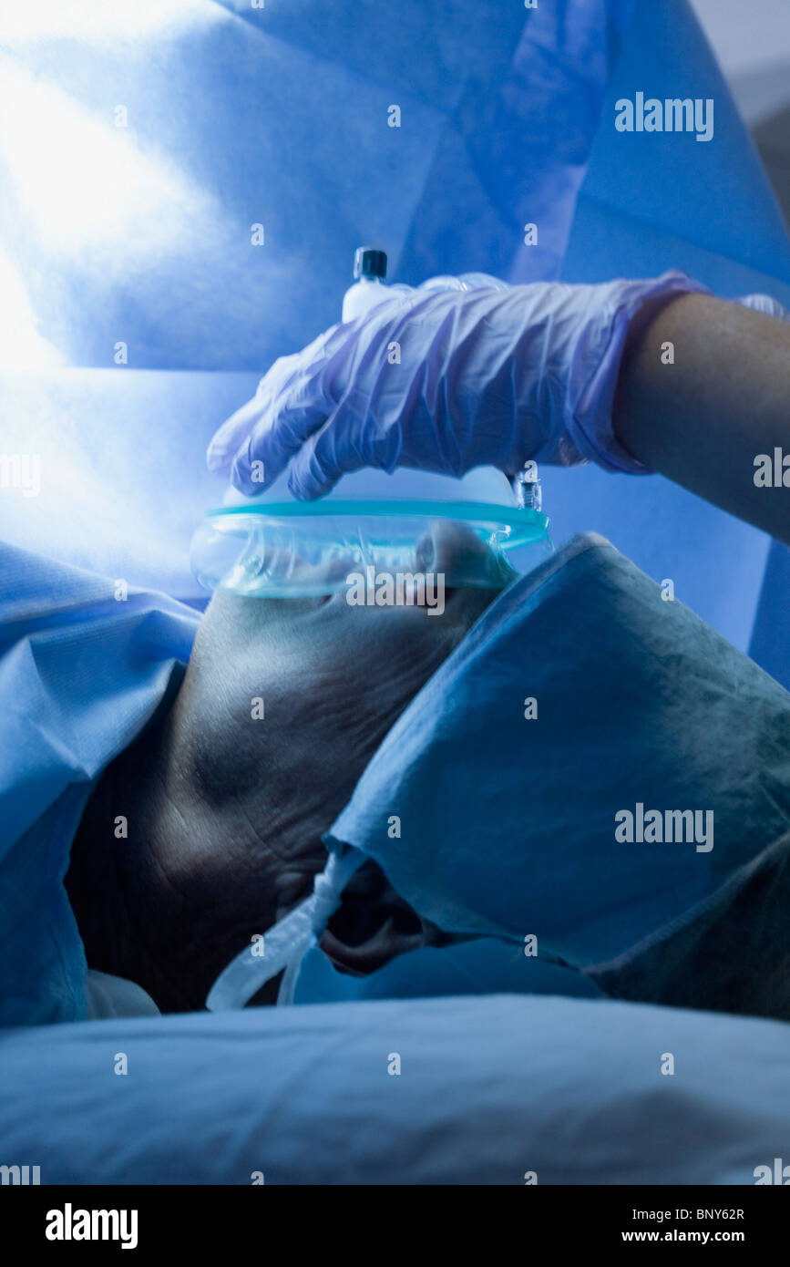 Oxygen mask hi-res stock photography and images - Alamy