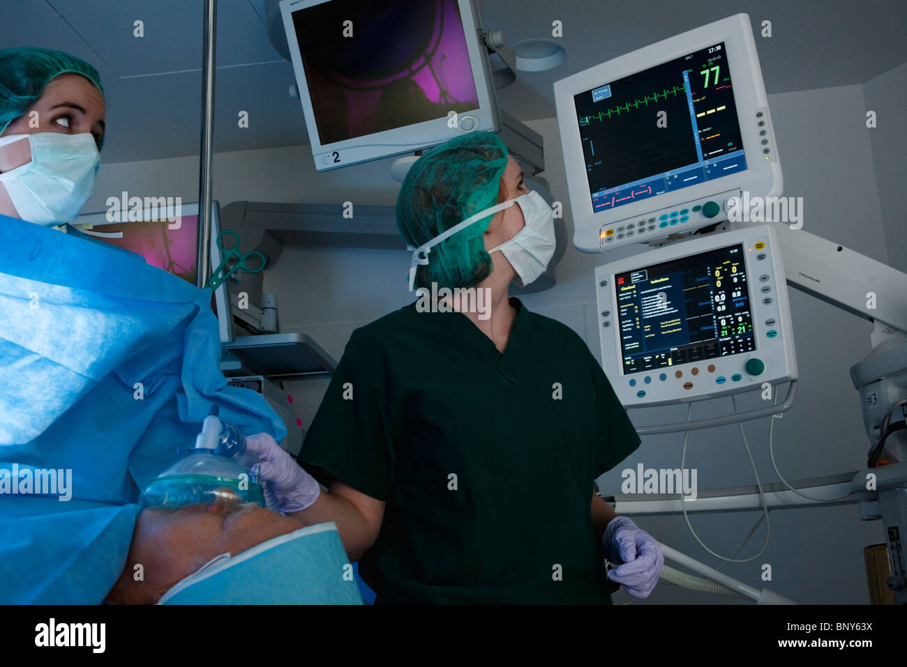 Anesthesia monitoring hi-res stock photography and images - Alamy