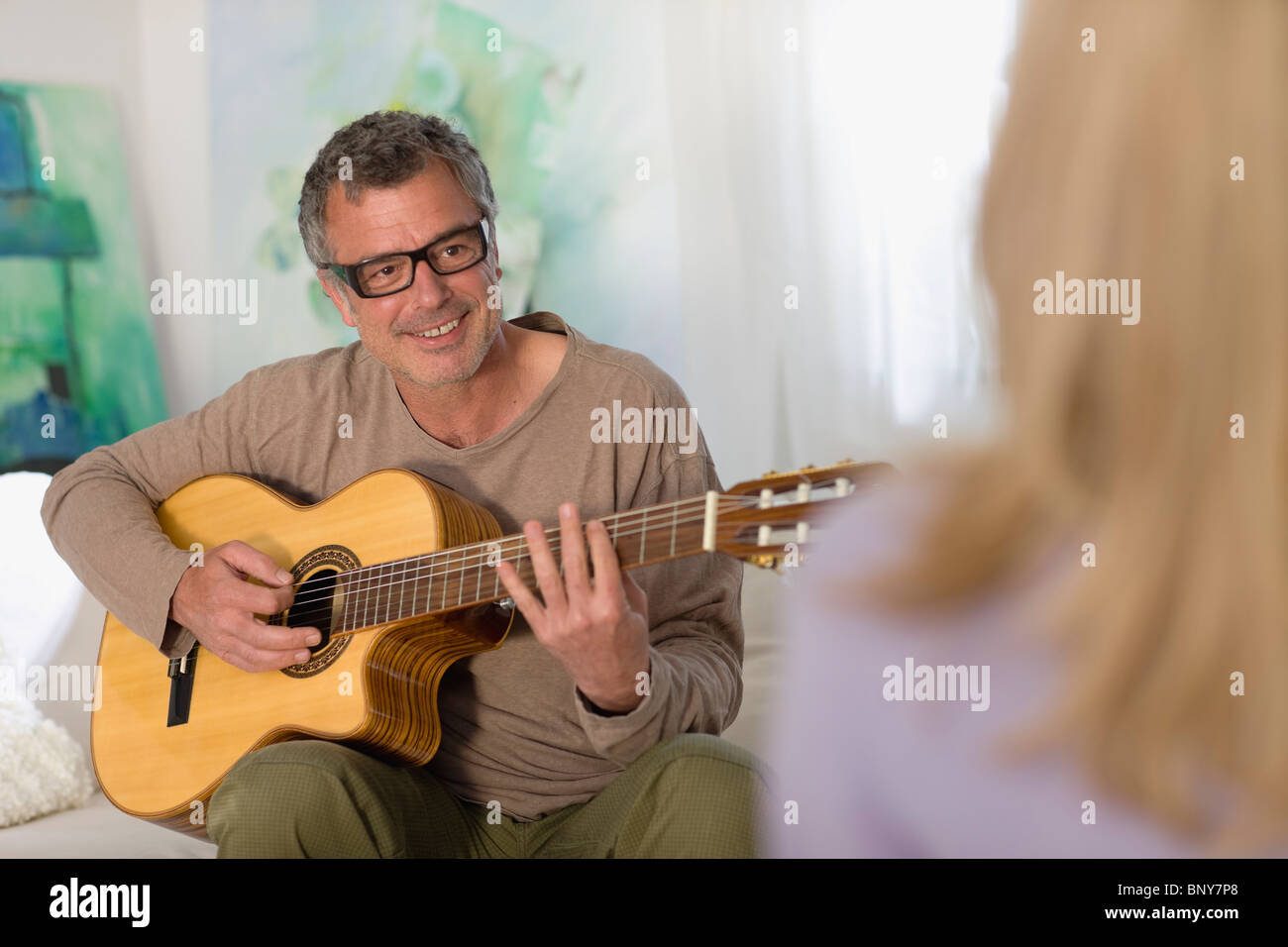 Man guitar over shoulder hi-res stock photography and images - Alamy