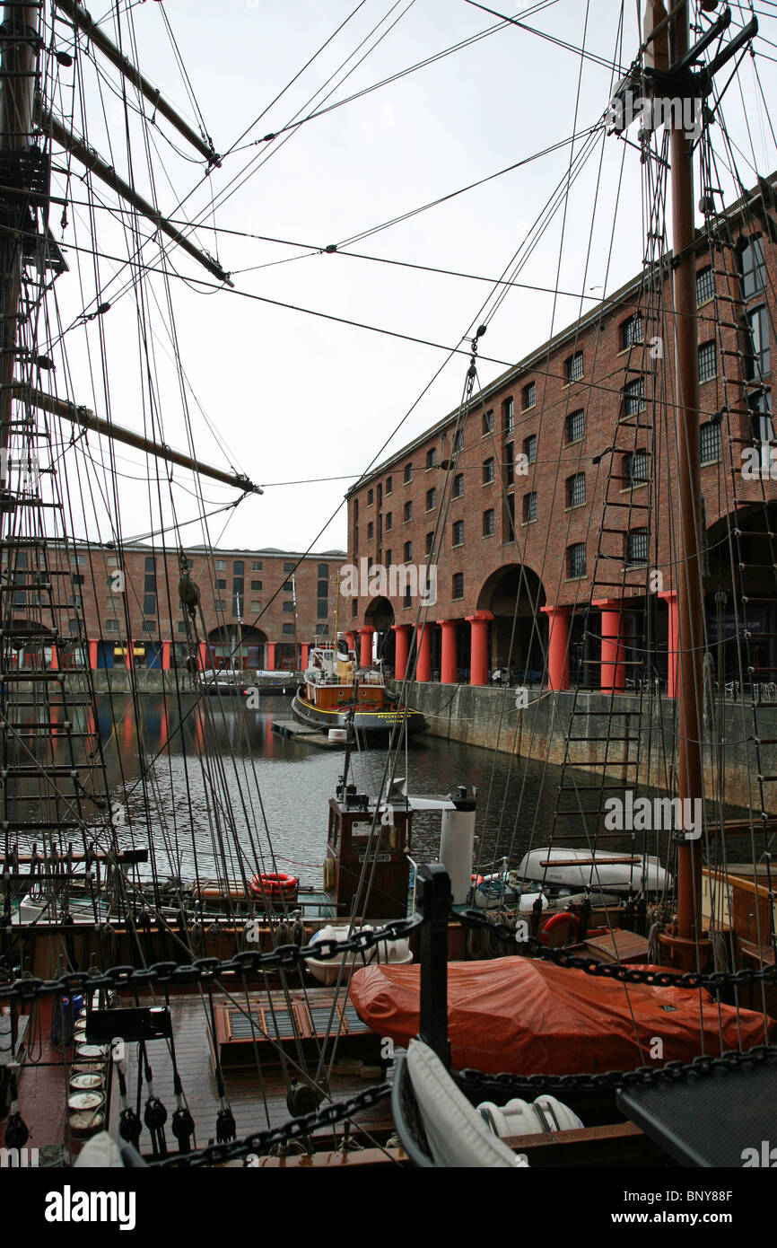 Liverpool docks restored hi-res stock photography and images - Alamy