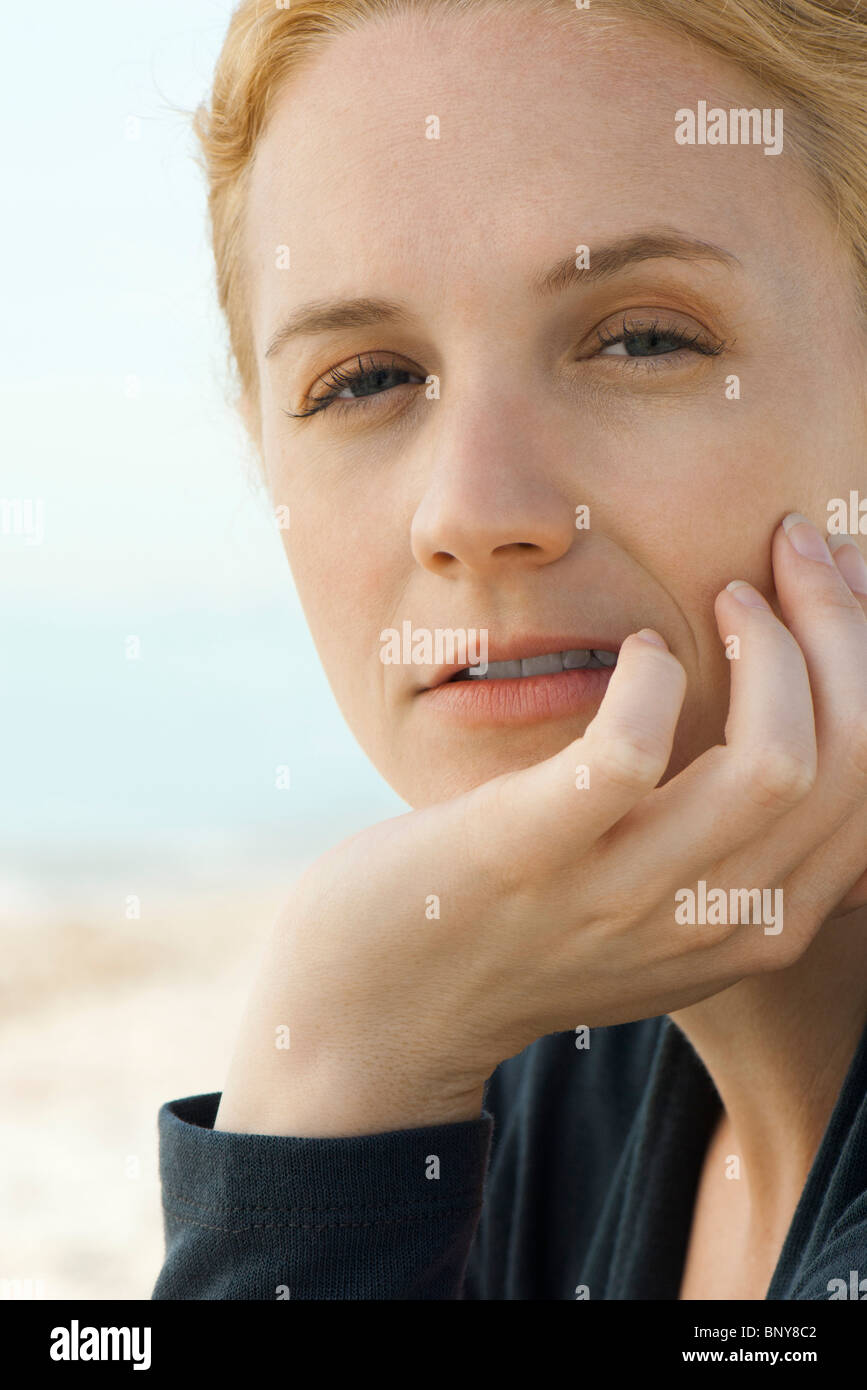 Woman with hand under chin, portrait Stock Photo - Alamy