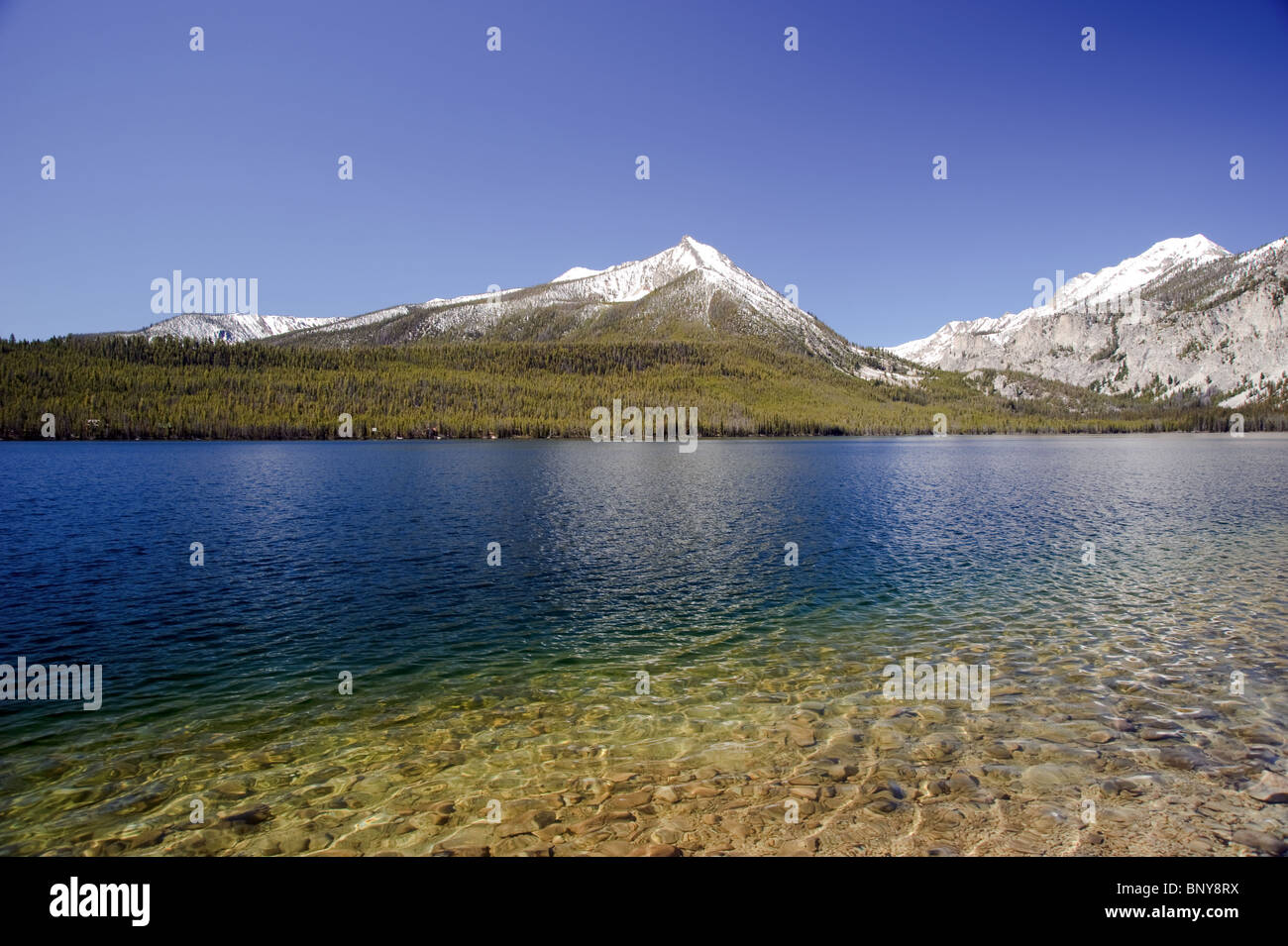 Reflection of mountain in tranquil lake Stock Photo - Alamy