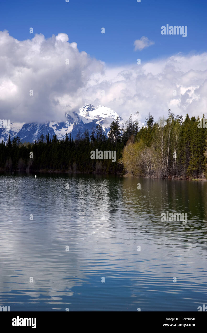 Mountain reflection lake hi-res stock photography and images - Alamy