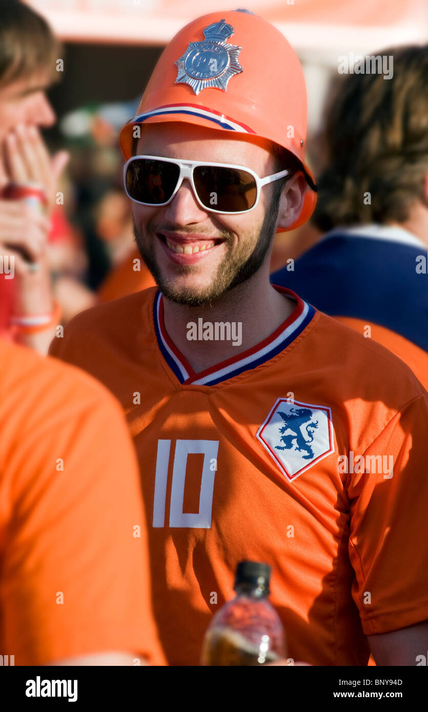 Dutch football fan fans soccer holland hi-res stock photography and ...