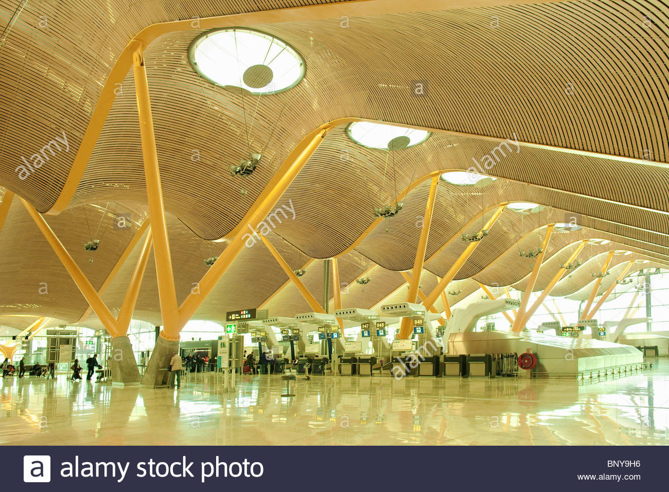 Madrid Airport Terminal High Resolution Stock Photography and Images ...
