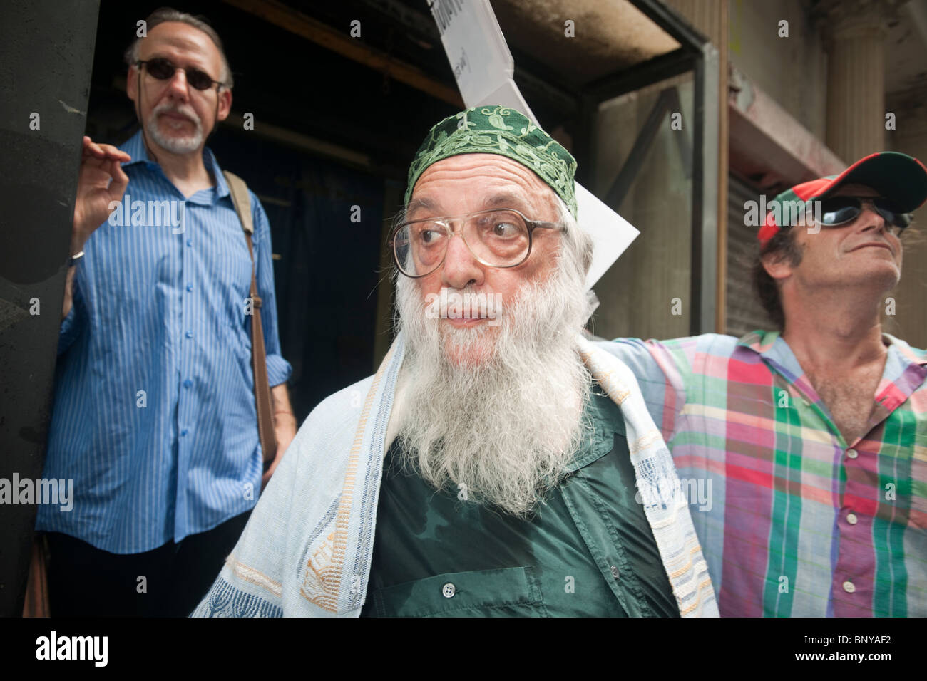 Rabbi Arthur Waskow of the Shalom Center confronts a demonstrator in ...