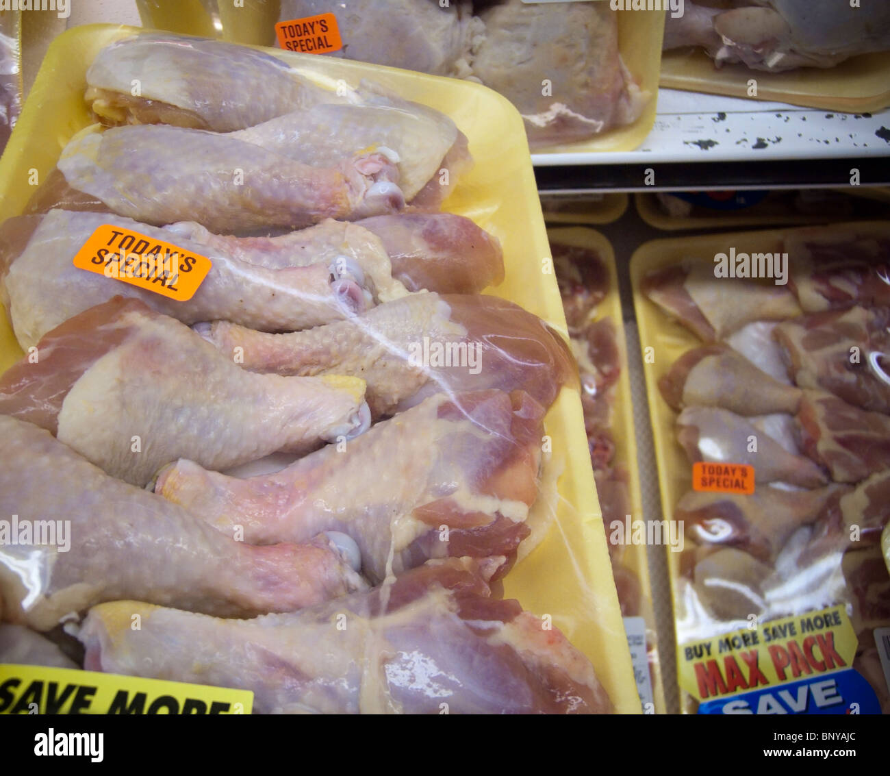 Supermarket chicken package hi-res stock photography and images - Alamy