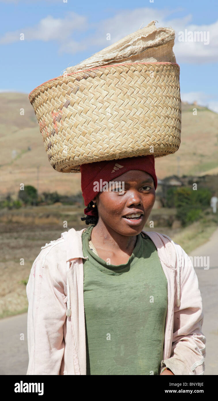 Basket On Head Africa High Resolution Stock Photography and Images - Alamy