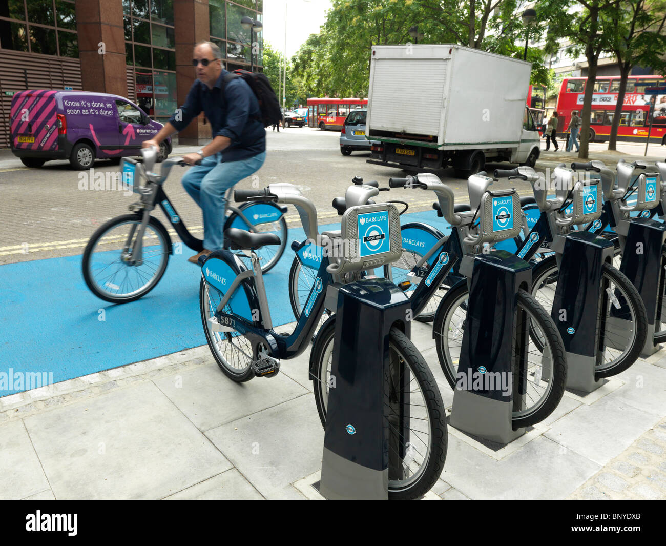 Super highway cycle hi-res stock photography and images - Alamy